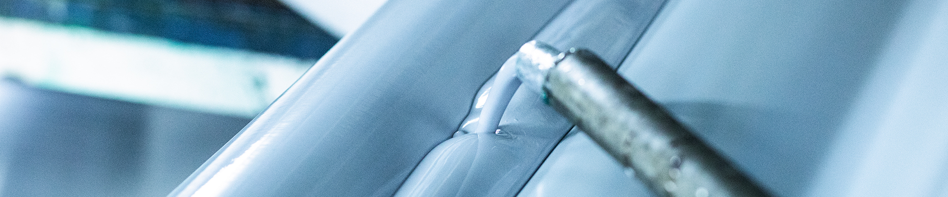 Electrical steel strip coating with insulating varnish